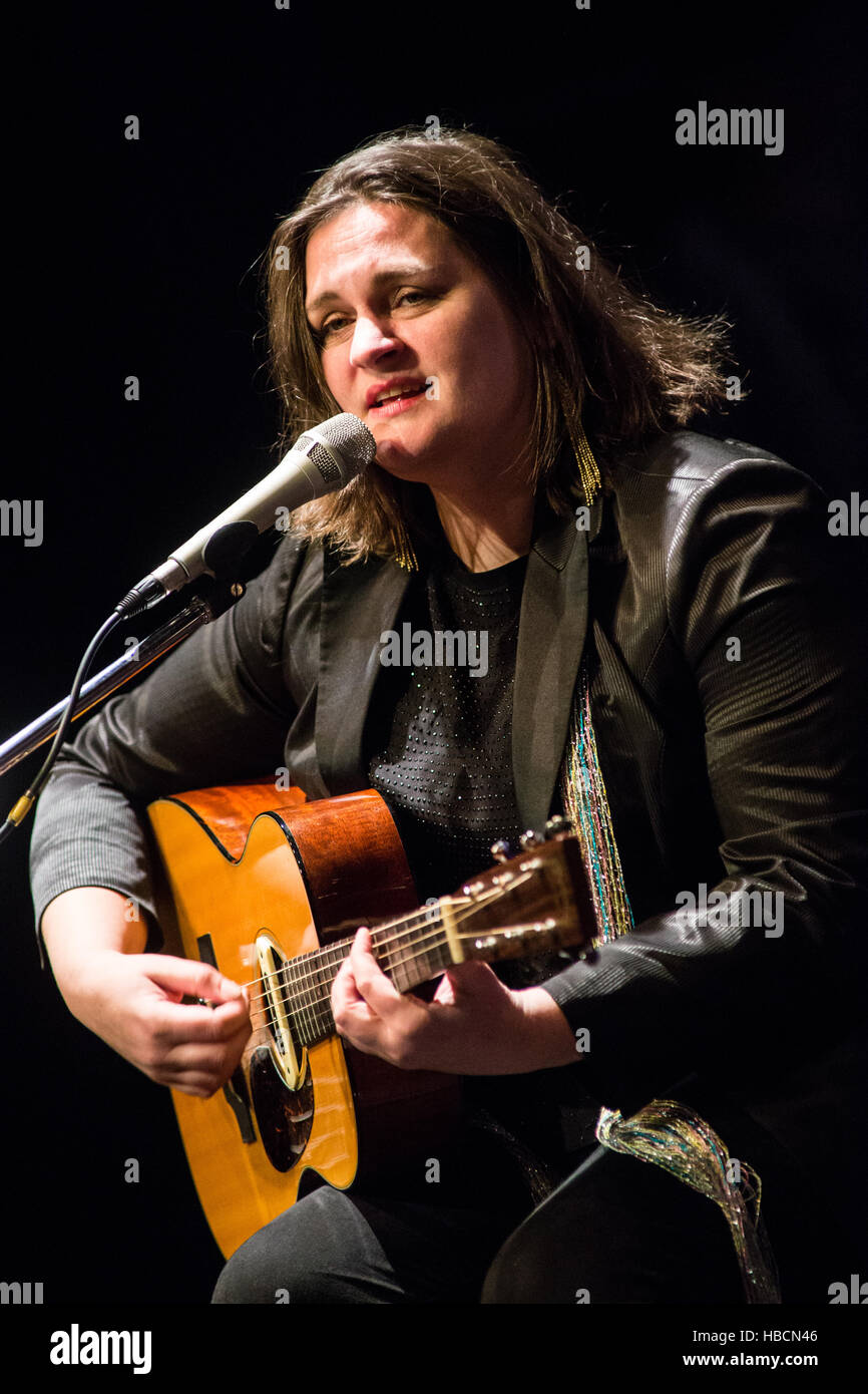 Madeleine peyroux singer hi-res stock photography and images - Alamy