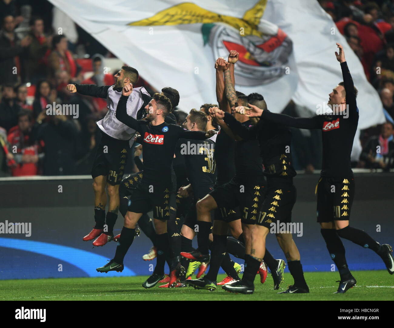 Lisbon, Portugal. 6th Dec, 2016. Napoli's players celebrate their ...