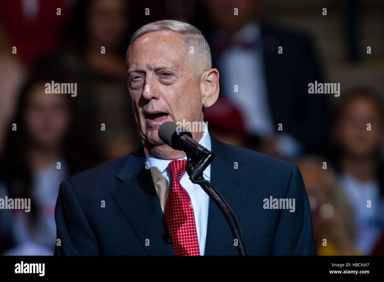 Fayetteville, North Carolina, US. 6th Dec, 2016. Retired U.S. Marine ...