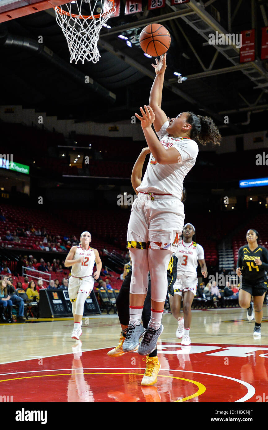 College Park, Maryland, USA. 6th Dec, 2016. DESTINY SLOCUM (5) shoots a ...