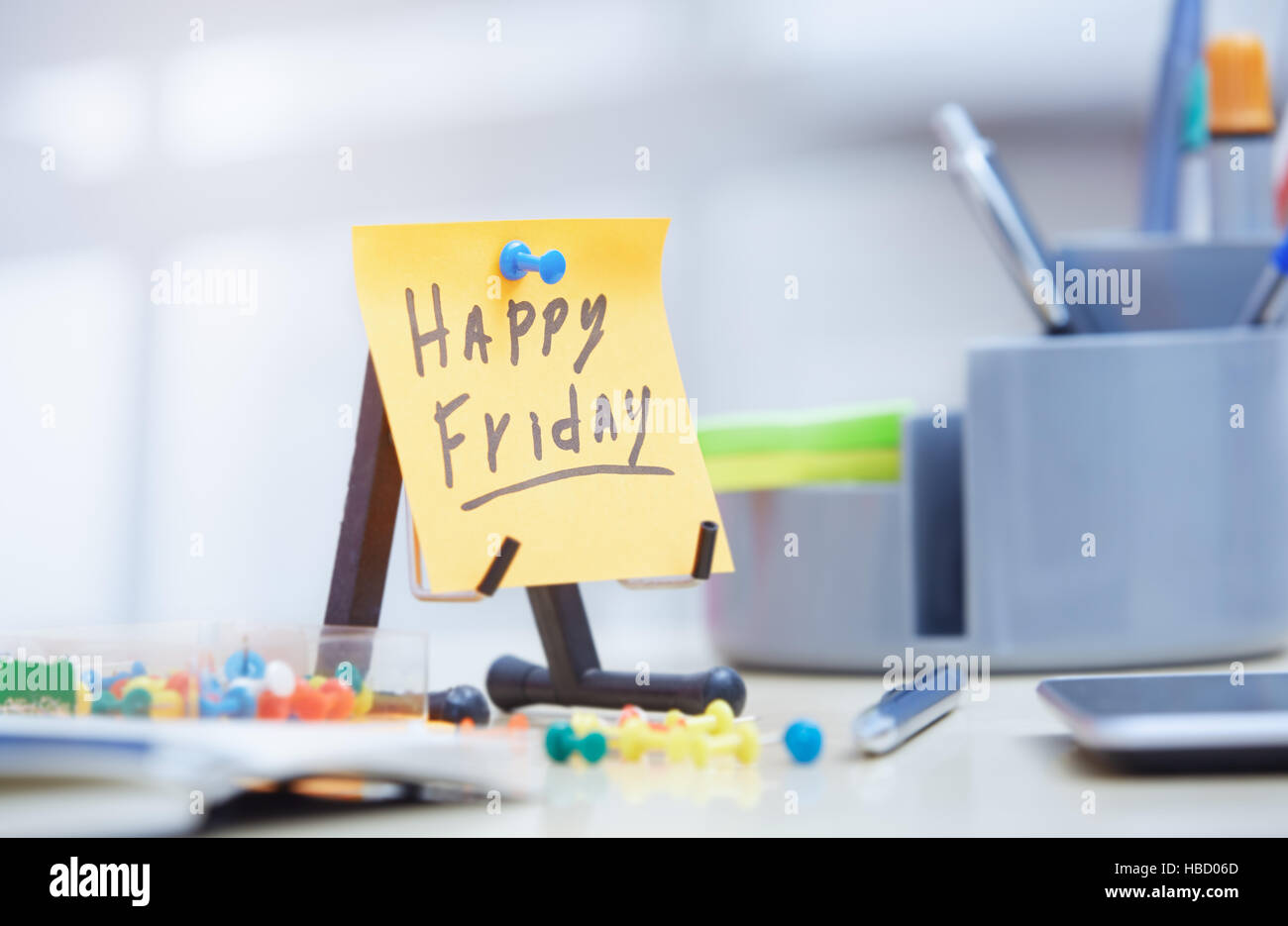 Friday text on adhesive note Stock Photo - Alamy