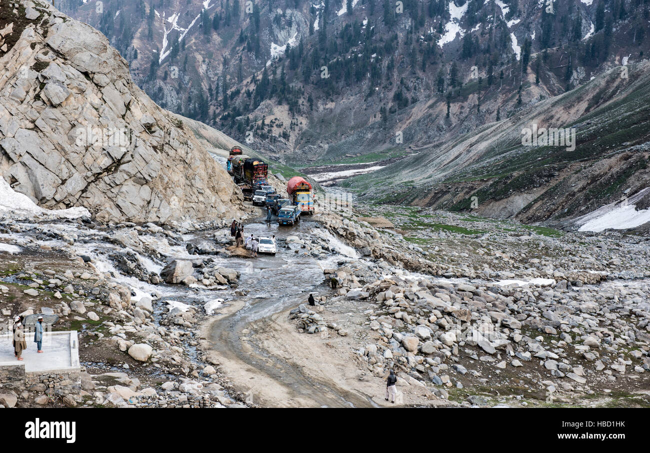 Trucks and cars on the road over Lowari Top in northern Pakistan Stock ...