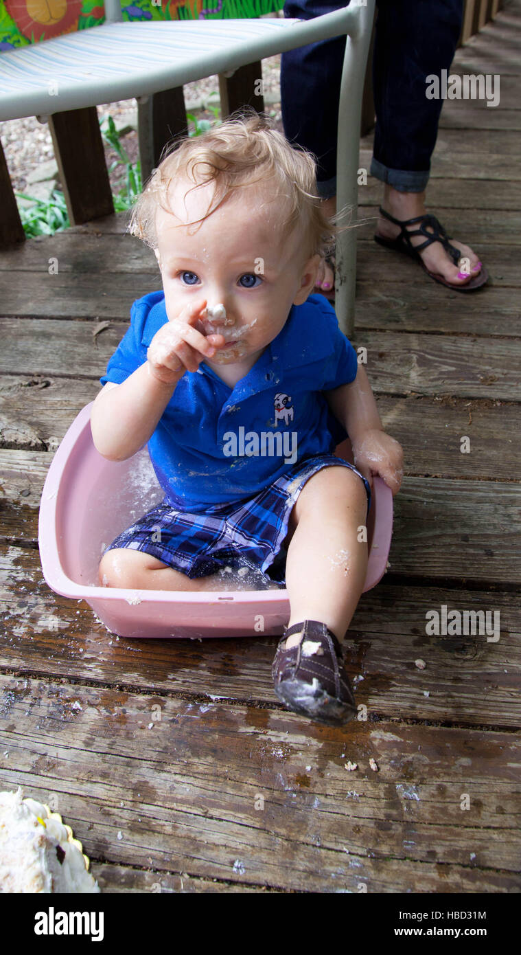 Kids making mess hi-res stock photography and images - Alamy