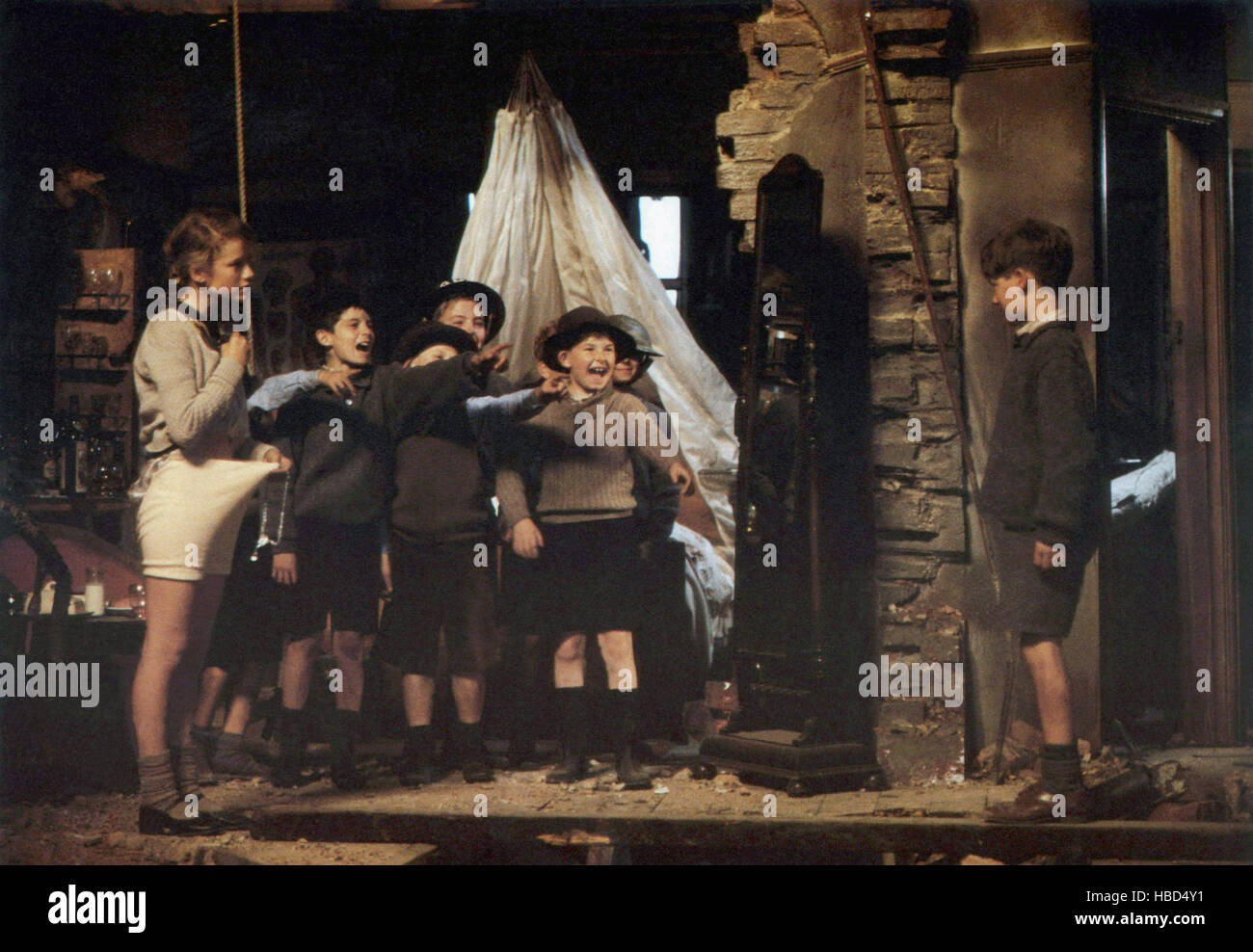 HOPE AND GLORY, Sebastian Rice-Edwards (right), 1987, © Columbia ...