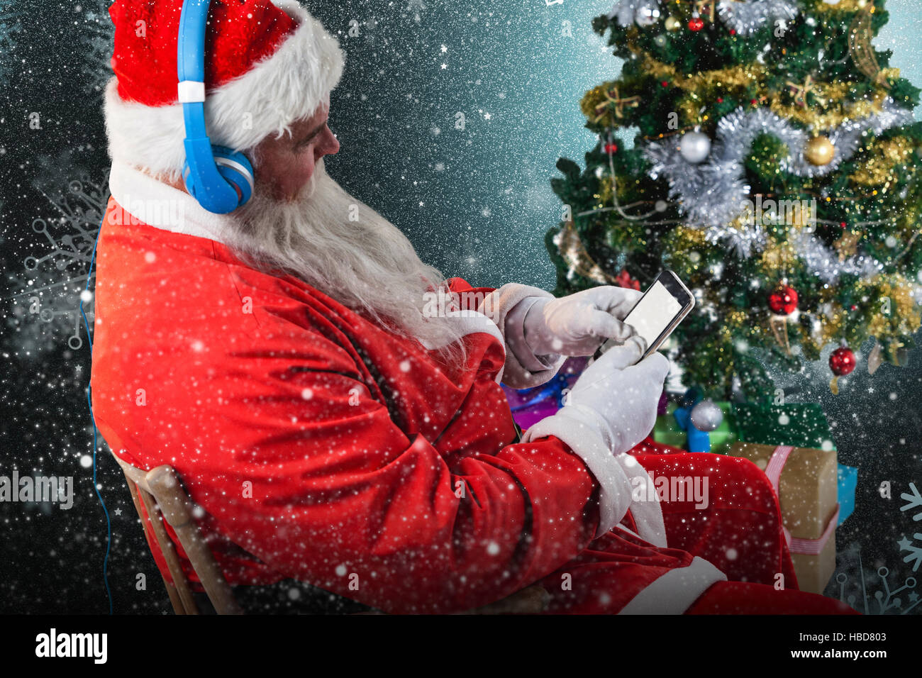 Santa claus using mobile phone hi-res stock photography and images - Alamy