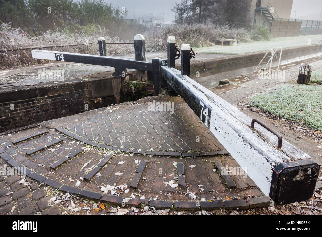 Lock 74 on the Trent & Mersey Canal in Middlewich, Cheshire Stock Photo ...
