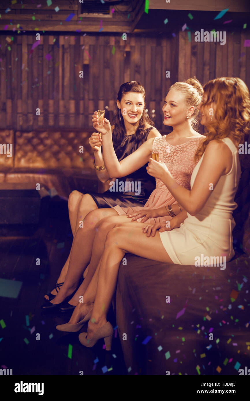 Female friends bar hi-res stock photography and images - Alamy