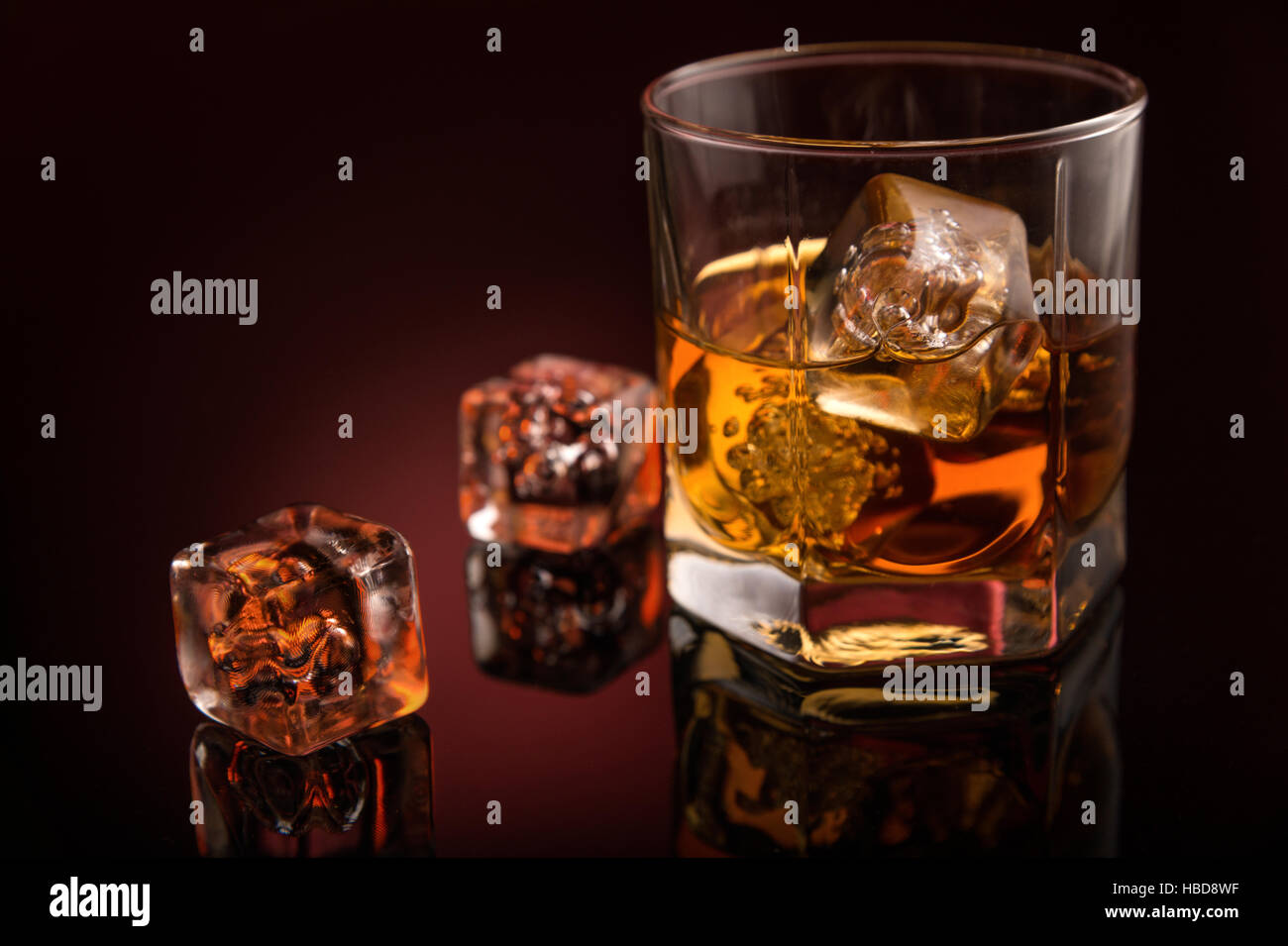 Gold whisky hi-res stock photography and images - Alamy