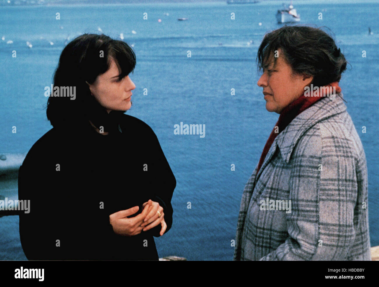 DOLORES CLAIBORNE, from left: Jennifer Jason Leigh, Kathy Bates, 1995 ...