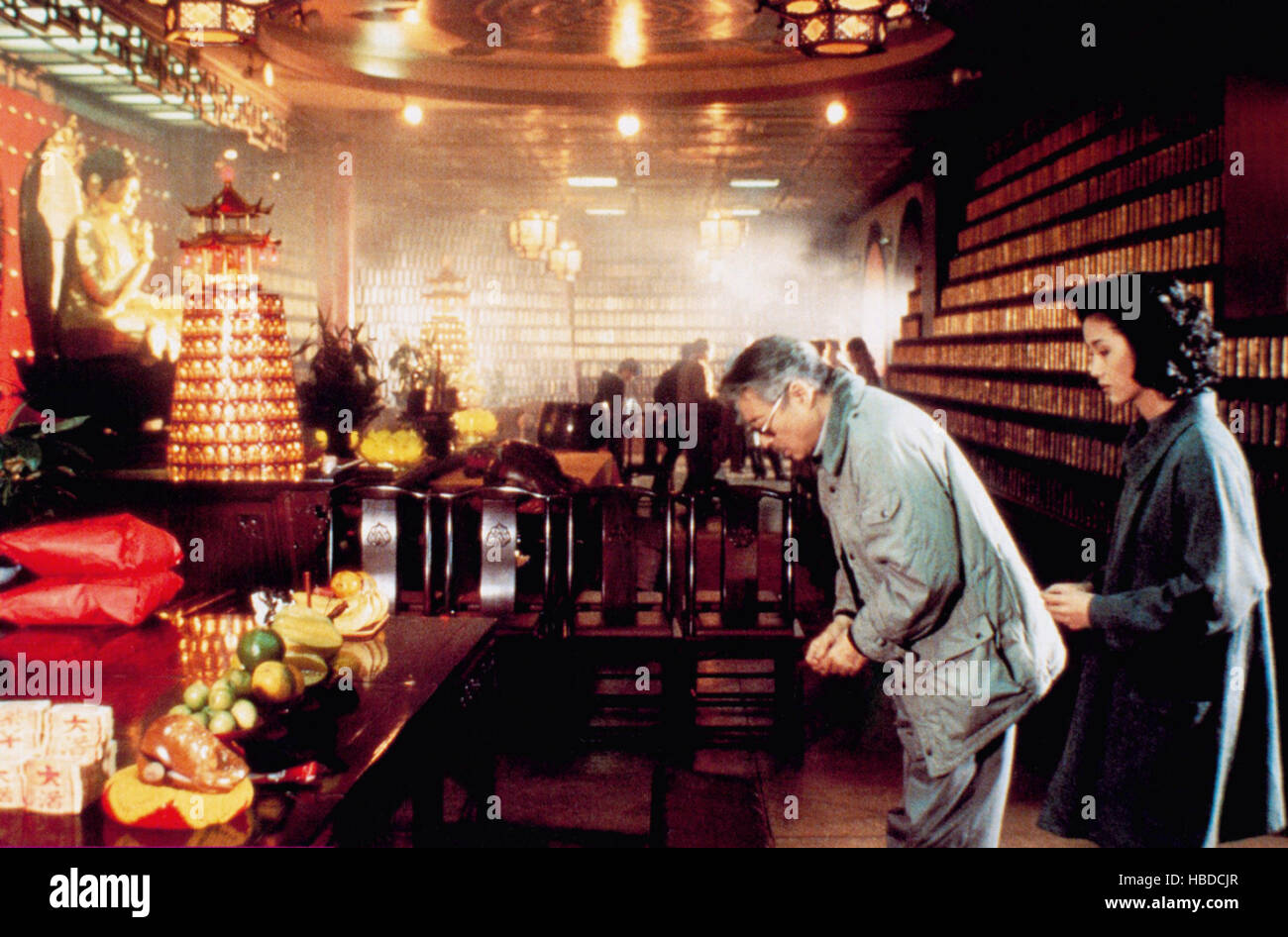 EAT DRINK MAN WOMAN, (aka YIN SHI NAN NU), from left: Sihung Lung ...