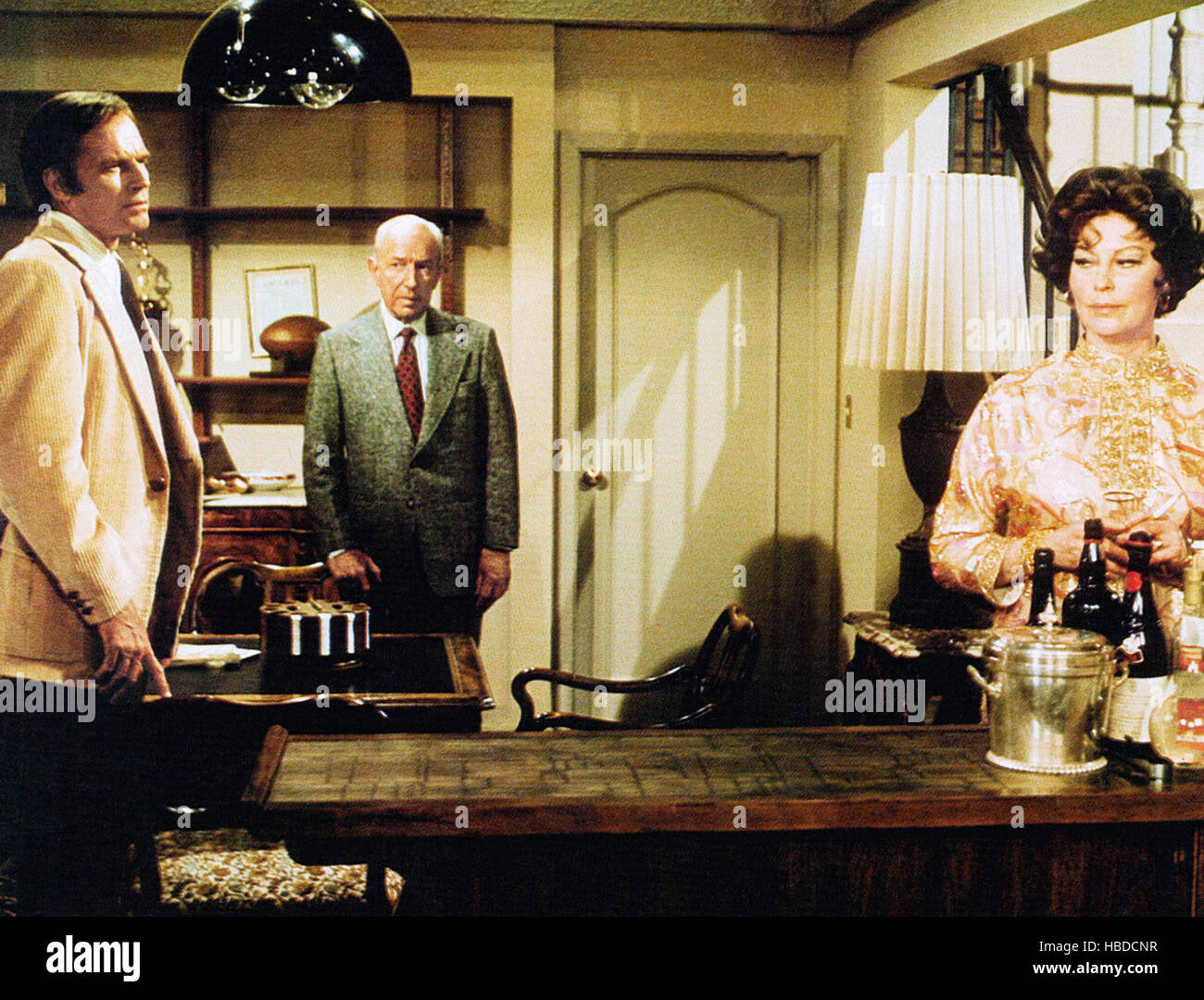 EARTHQUAKE, from left: Charlton Heston, Lloyd Nolan, Ava Gardner, 1974 ...