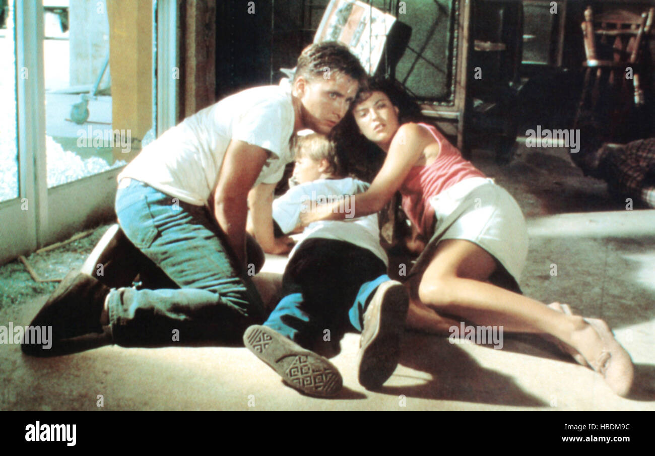 MAXIMUM OVERDRIVE, Emilio Estevez (left), Laura Harrington (right ...