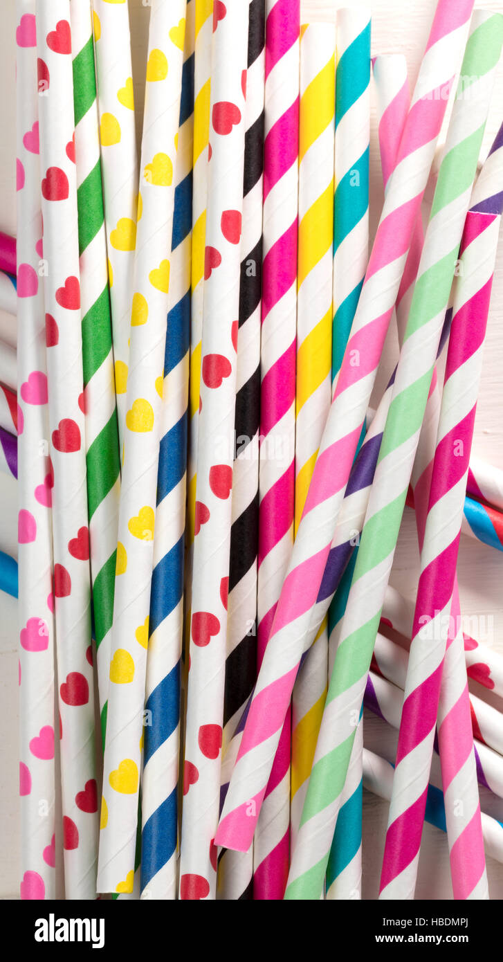 Plastic straws pile table hi-res stock photography and images - Alamy