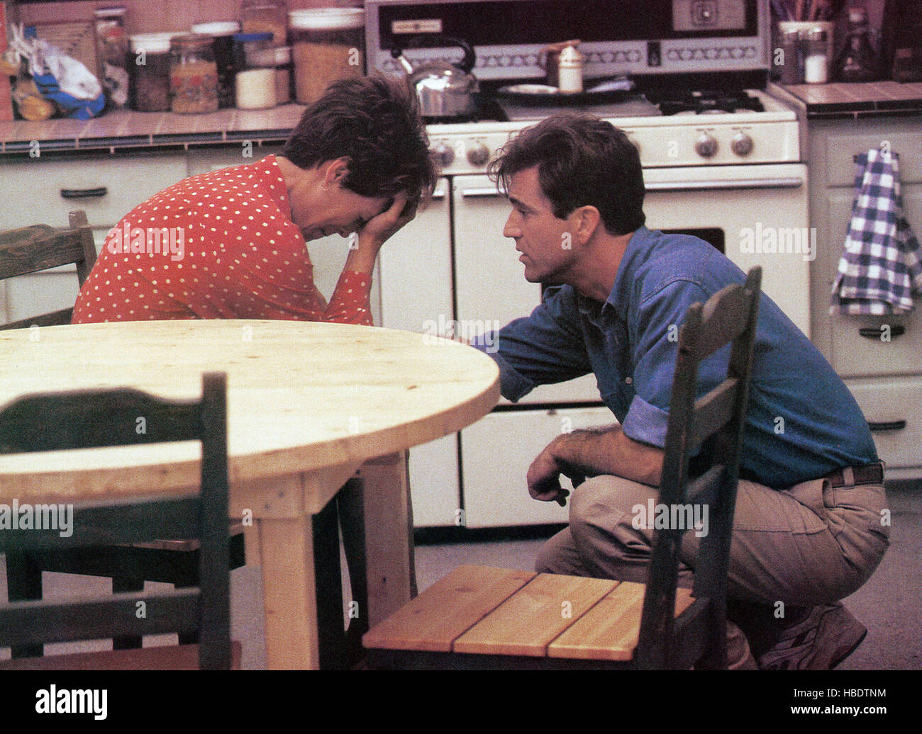 FOREVER YOUNG, from left: Jamie Lee Curtis, Mel Gibson, 1992, © Warner ...