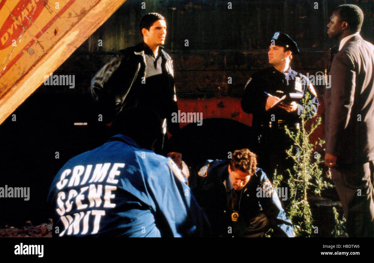 FREQUENCY, James Caviezel (standing left), Andre Braugher (standing ...