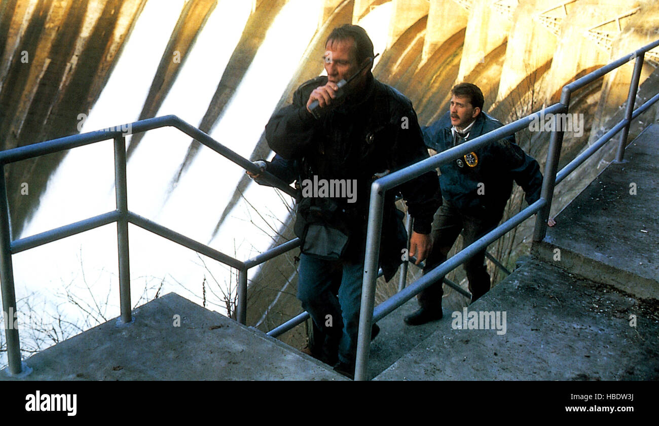 THE FUGITIVE, Tommy Lee Jones, Daniel Roebuck, 1993, (c) Warner ...