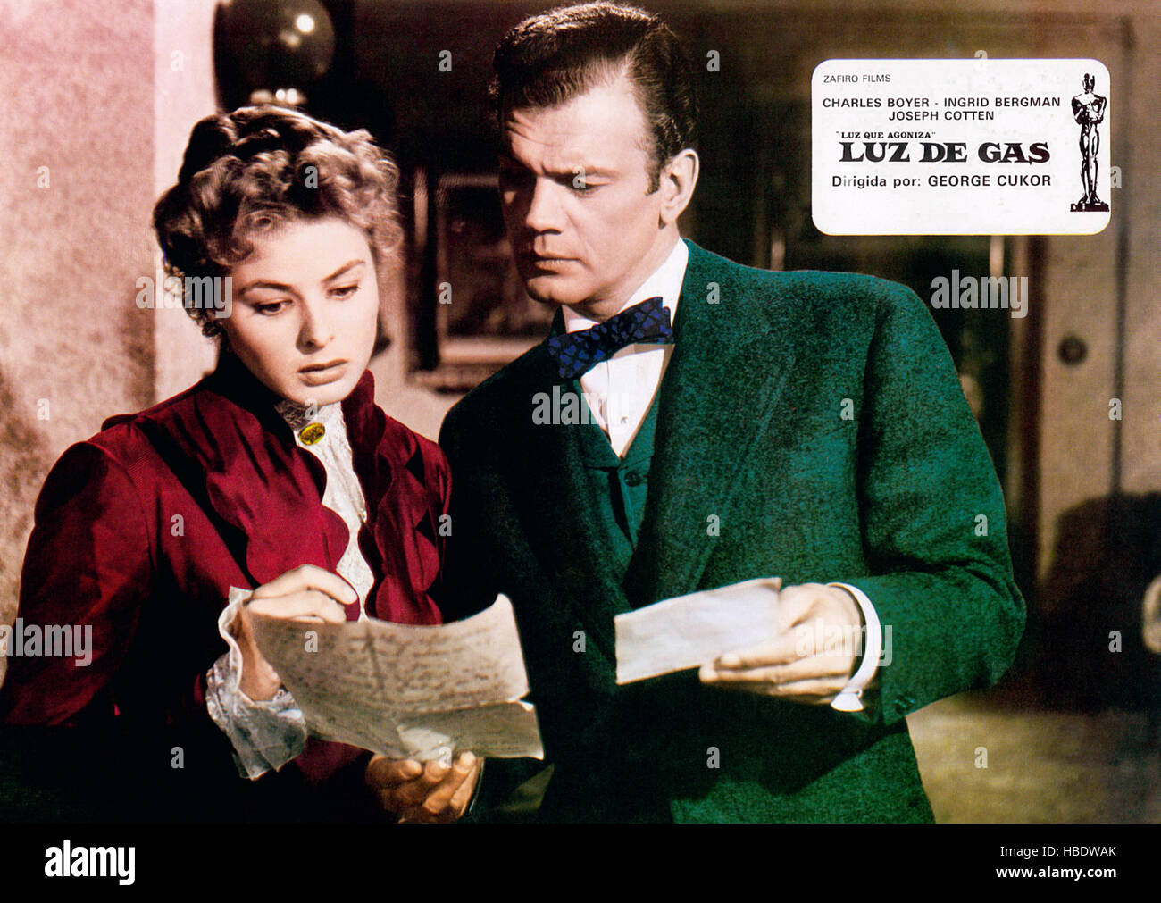 GASLIGHT, (aka LUZ DE GAS), from left: Ingrid Bergman, Joseph Cotten ...