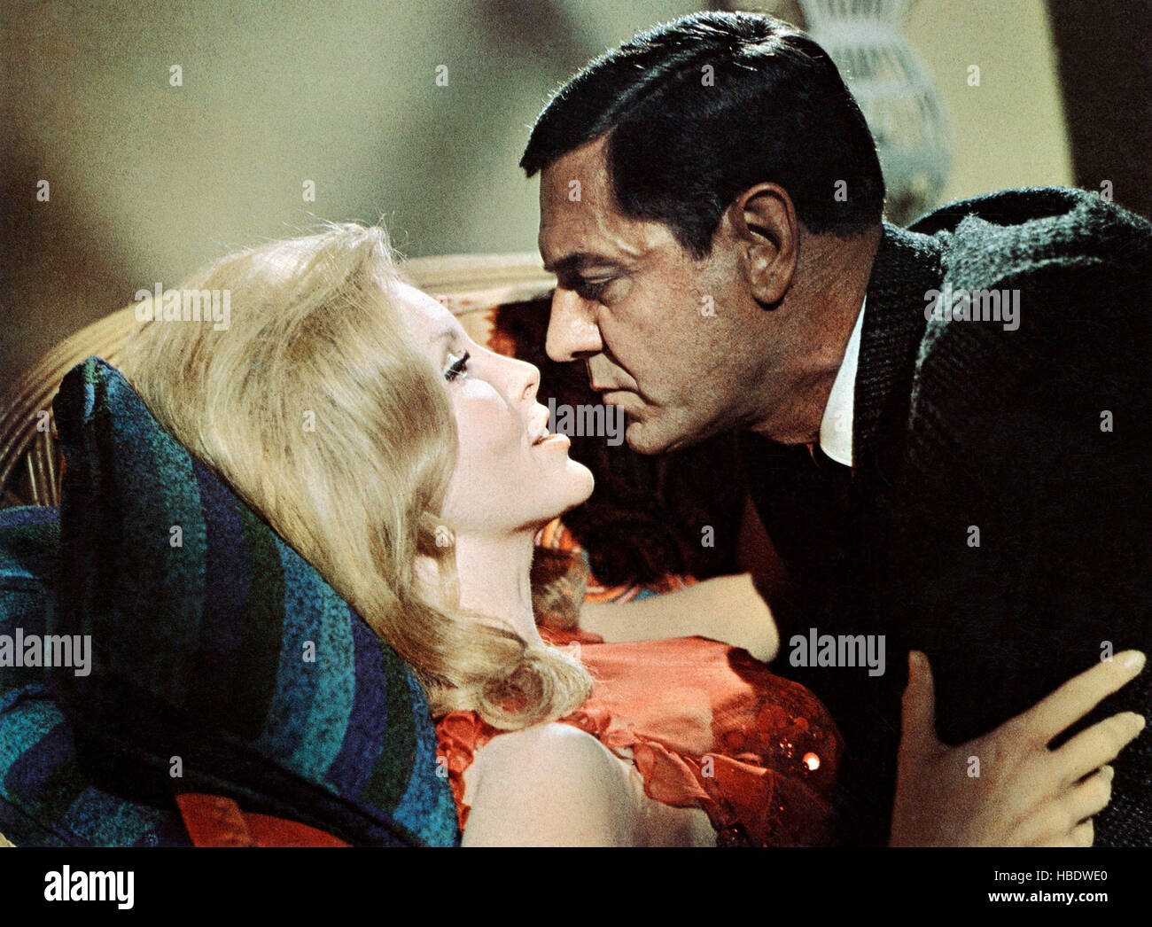 GUNN, from left: Laura Devon, Craig Stevens, 1967 Stock Photo - Alamy