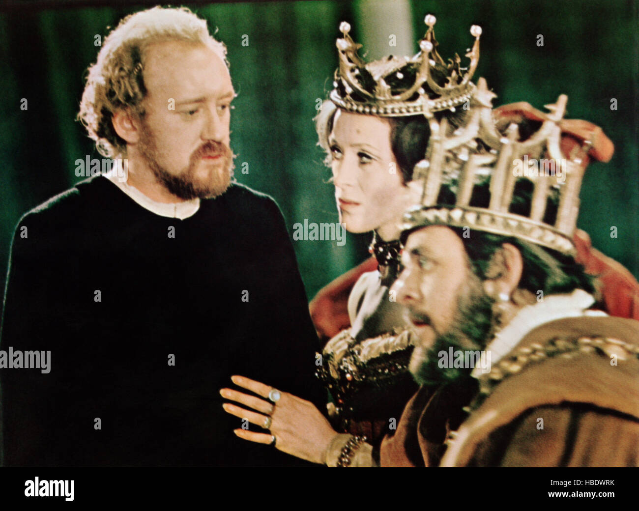 HAMLET, from left: Nicol Williamson, Judy Parfitt, Anthony Hopkins ...