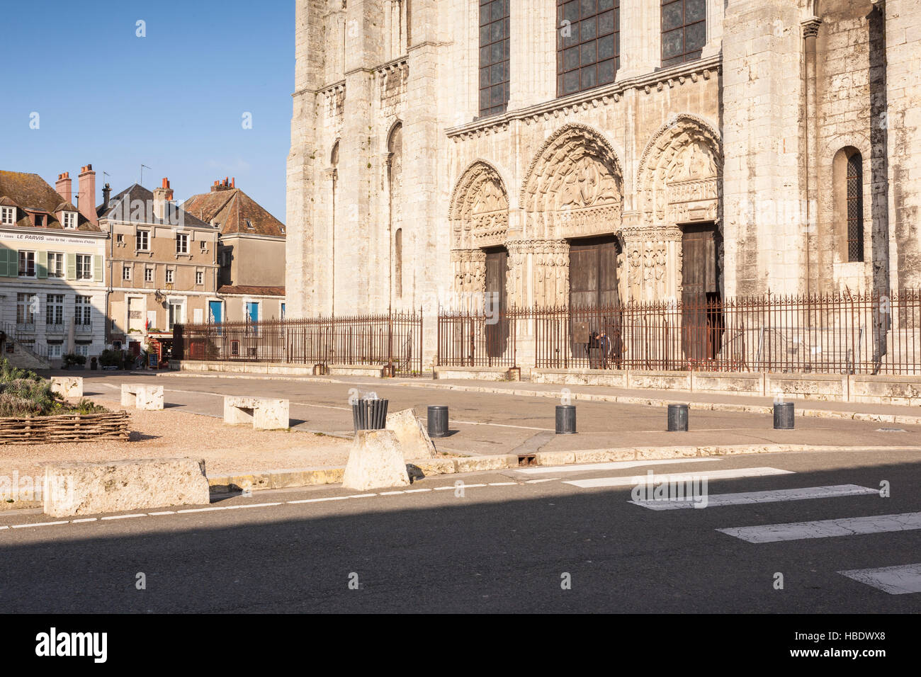 Chartres cathedral interior hi-res stock photography and images - Alamy
