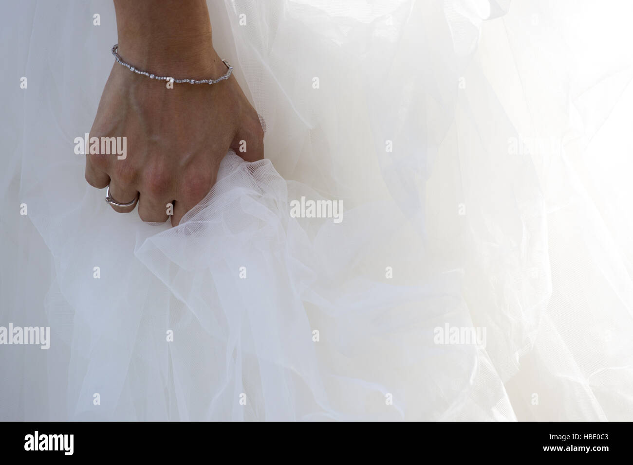 Wedding hand hi-res stock photography and images - Alamy