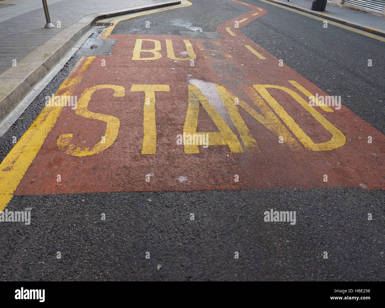 Bus stop stand Stock Photo - Alamy