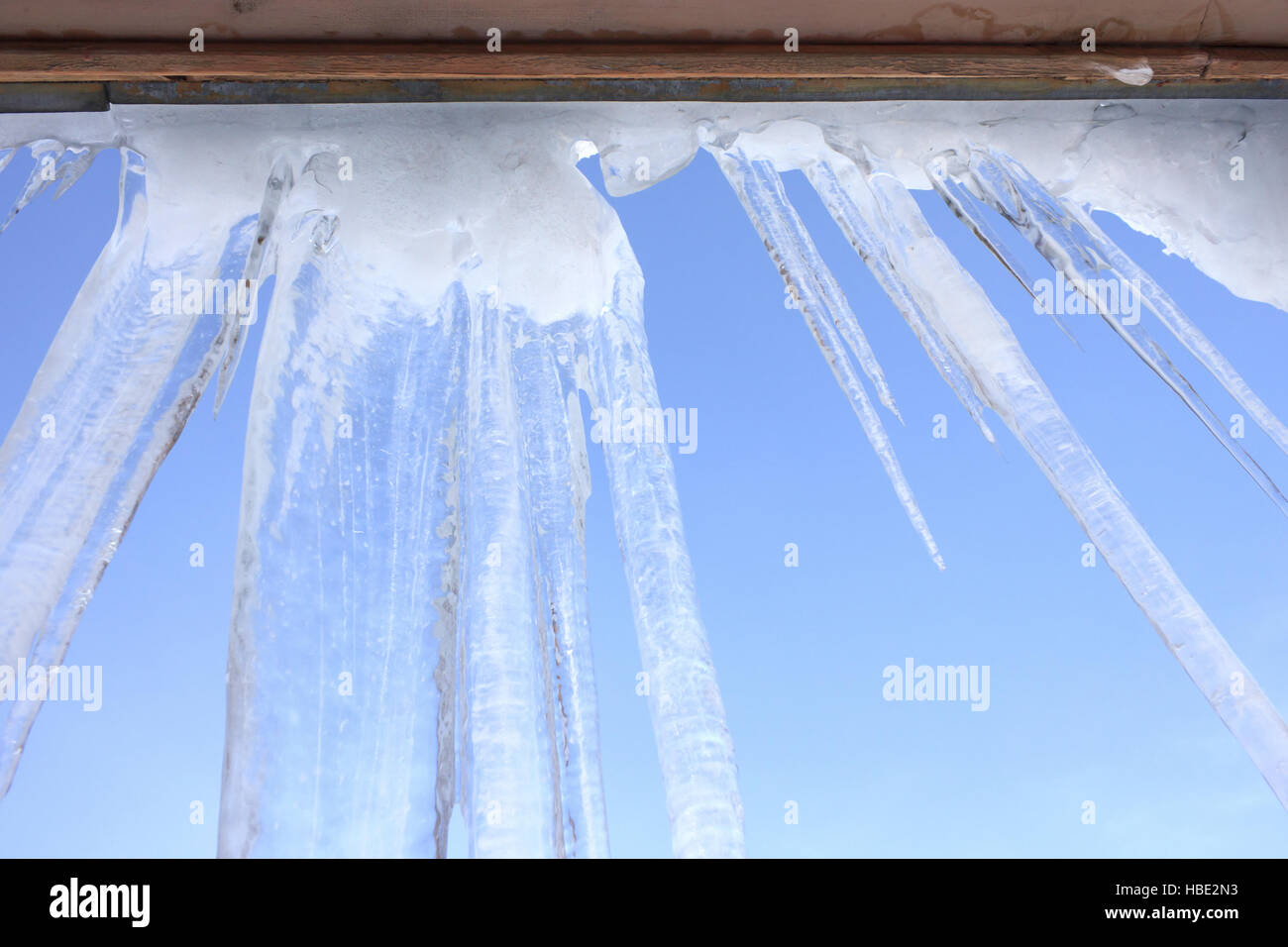 Ice on eaves hi-res stock photography and images - Alamy