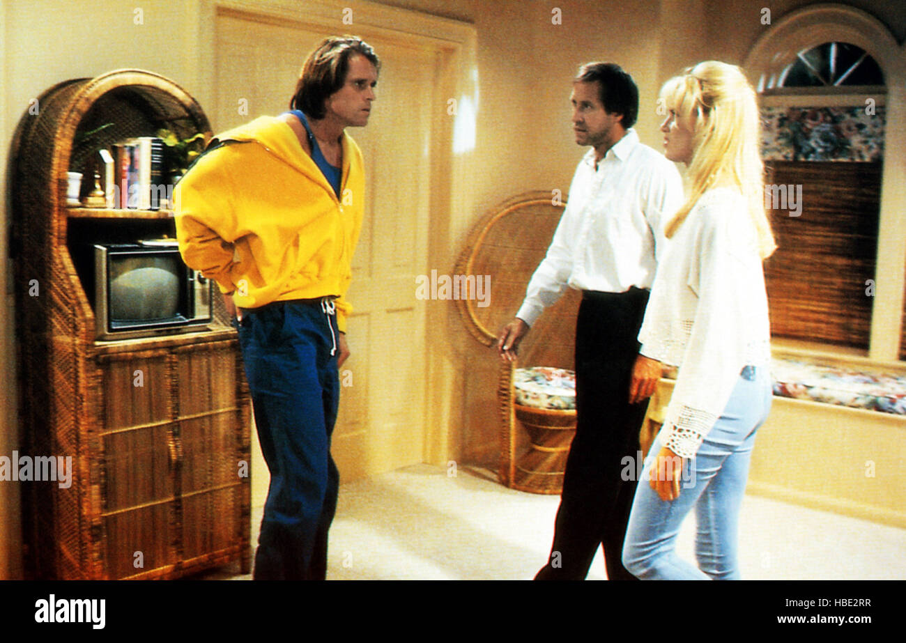 MEMOIRS OF AN INVISIBLE MAN, Chevy Chase (center), Daryl Hannah (right ...
