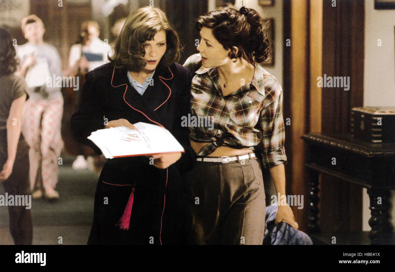 MONA LISA SMILE, from left: Kirsten Dunst, Maggie Gyllenhaal, 2003 ...