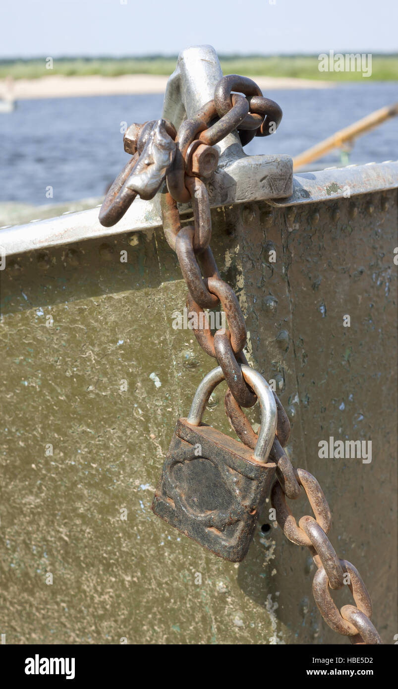 Rusty chain and lock Stock Photo - Alamy