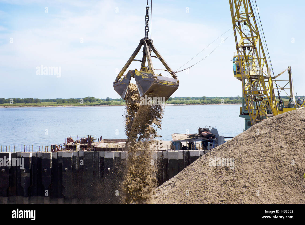 Powered floating crane Stock Photo - Alamy