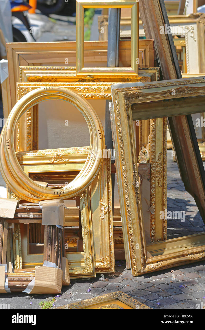 Flea market art frame hi-res stock photography and images - Alamy
