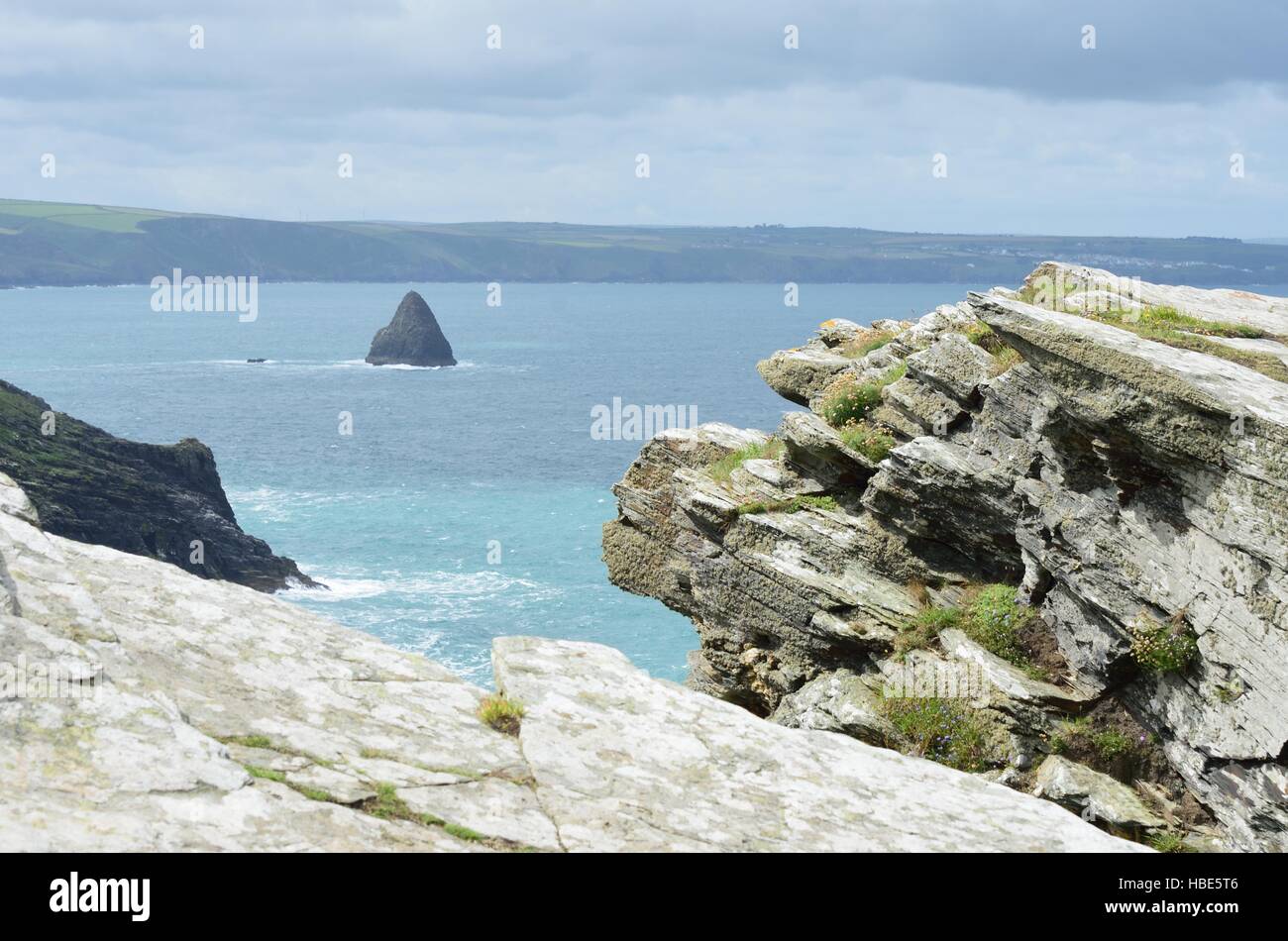 Large ocean rock hi-res stock photography and images - Alamy