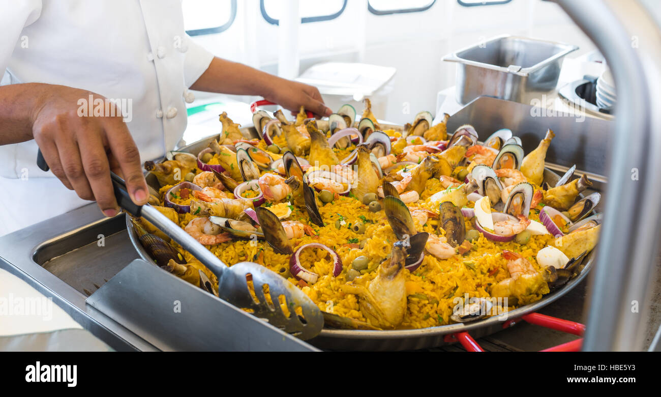 Paella valencia hi-res stock photography and images - Alamy