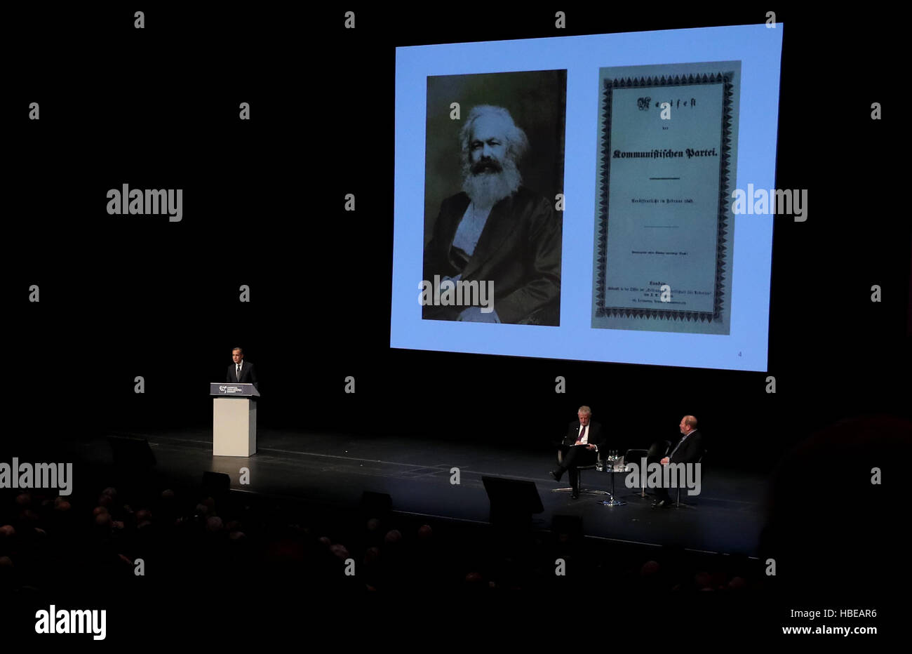 Bank england governor mark carney delivers hi-res stock photography and ...