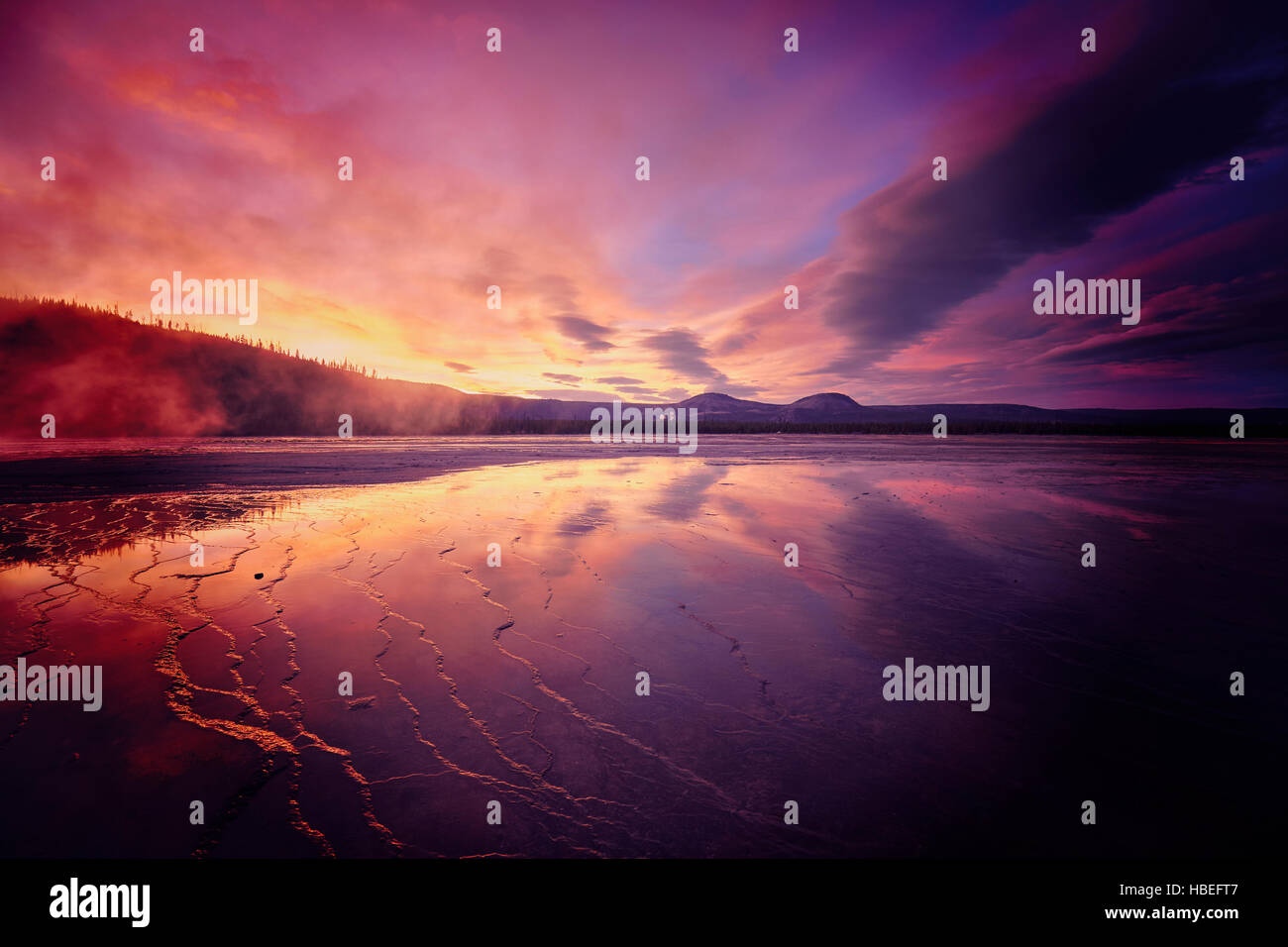 Grand prismatic spring yellowstone hi-res stock photography and images ...
