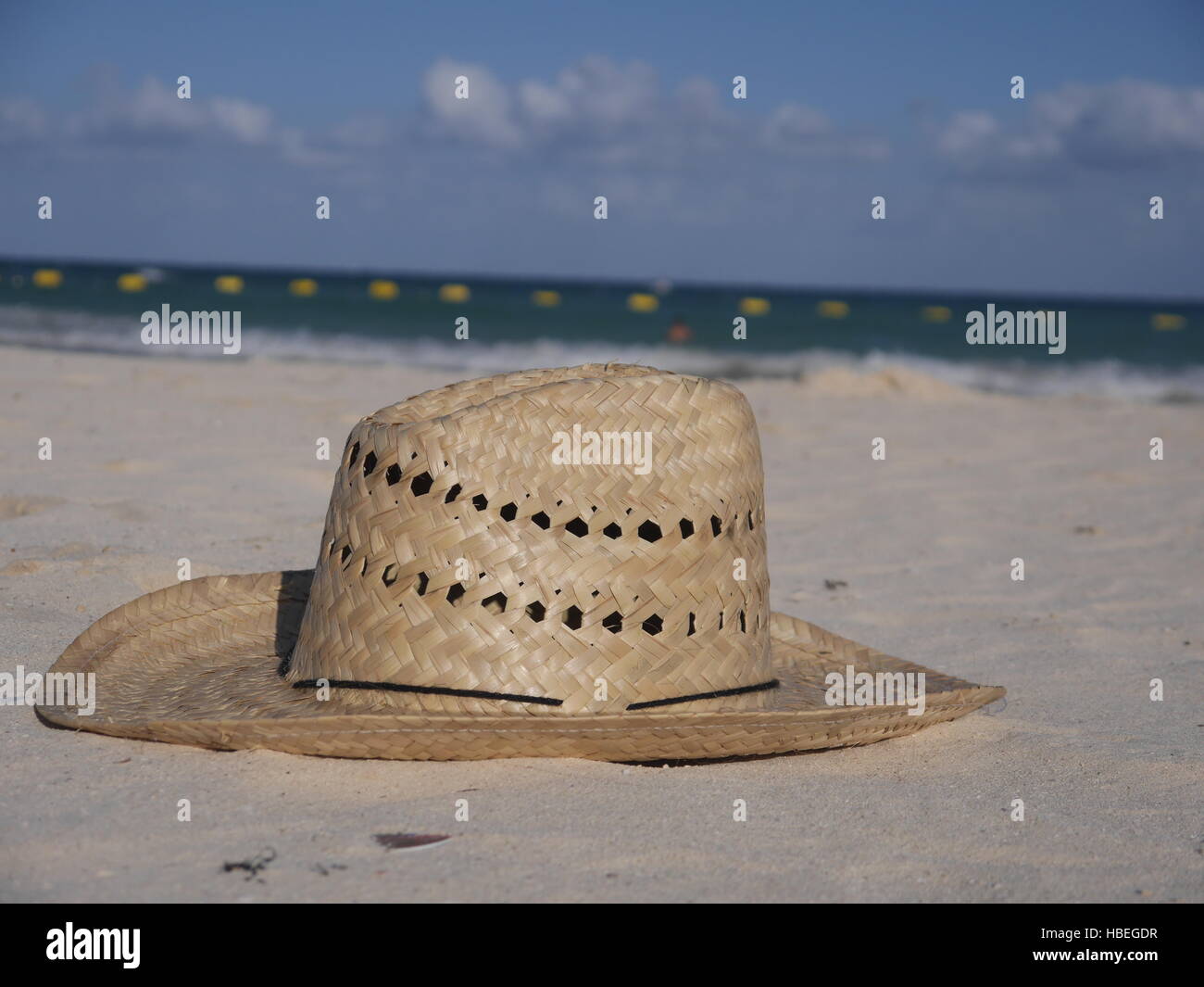 straw hat at the beach Stock Photo - Alamy