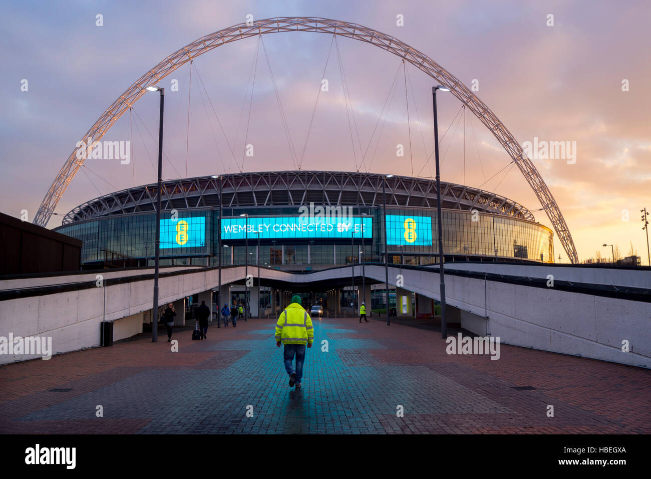 London football stadium arch architecture hi-res stock photography and ...