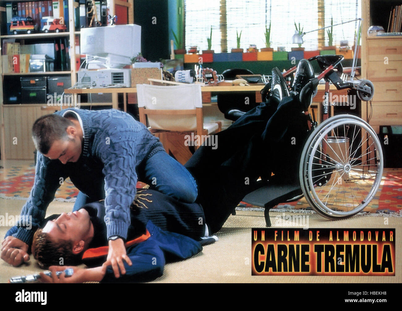 LIVE FLESH, (aka CARNE TREMULA), Liberto Rabal (top), Javier Bardem ...