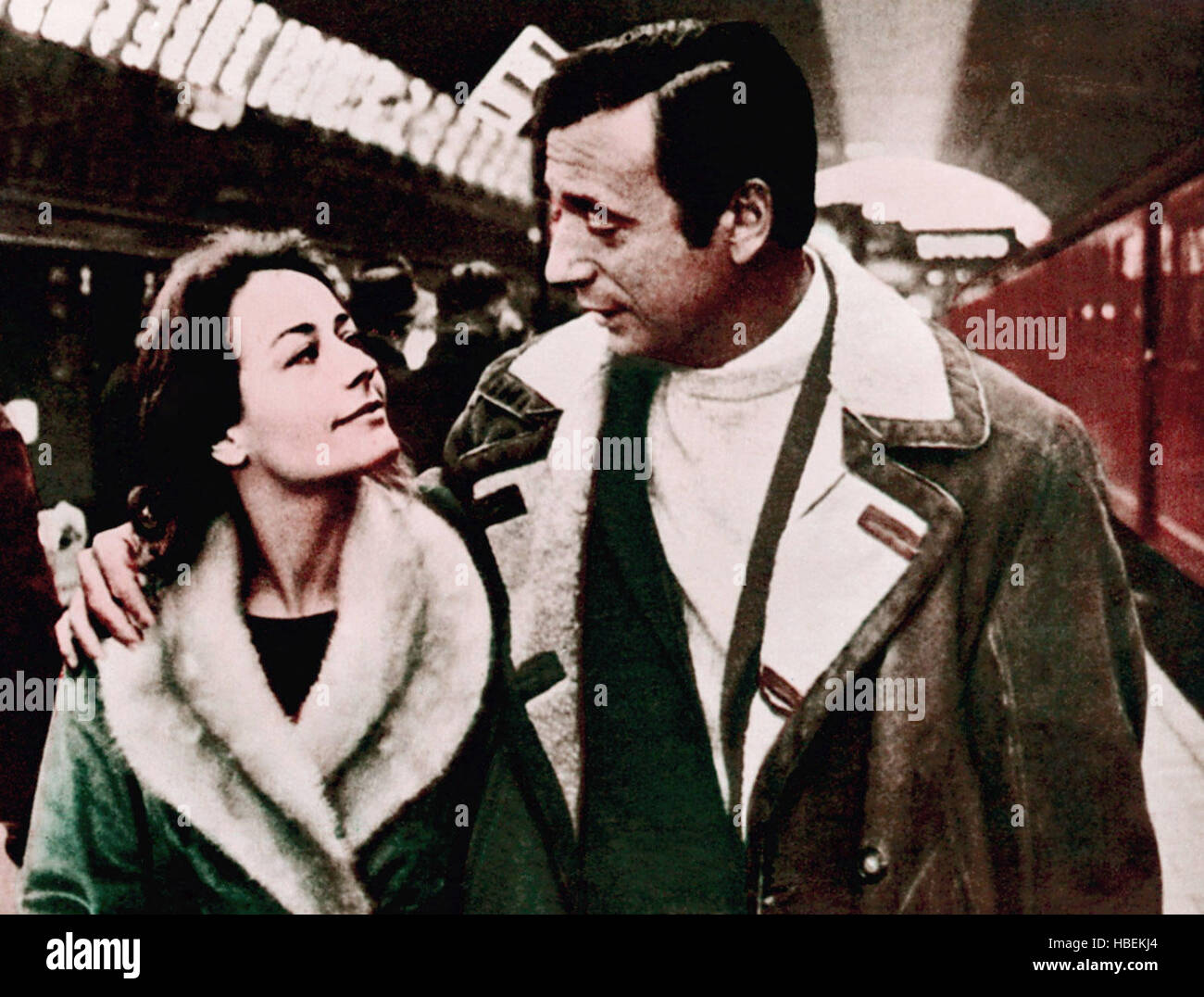 LIVE FOR LIFE, (aka VIVRE POUR VIVRE), from left: Annie Girardot, Yves ...