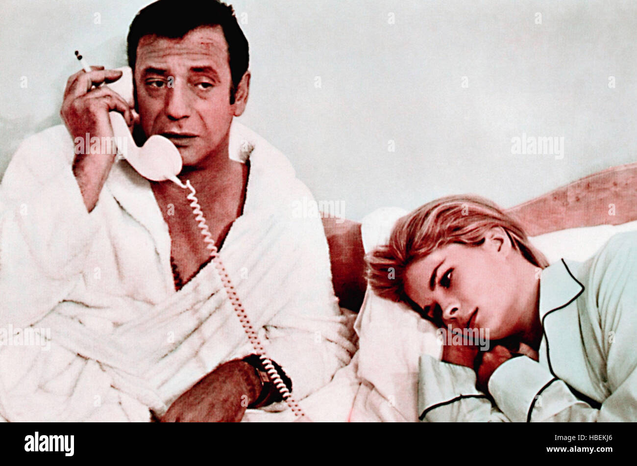 LIVE FOR LIFE, (aka VIVRE POUR VIVRE), from left: Yves Montand, Candice ...