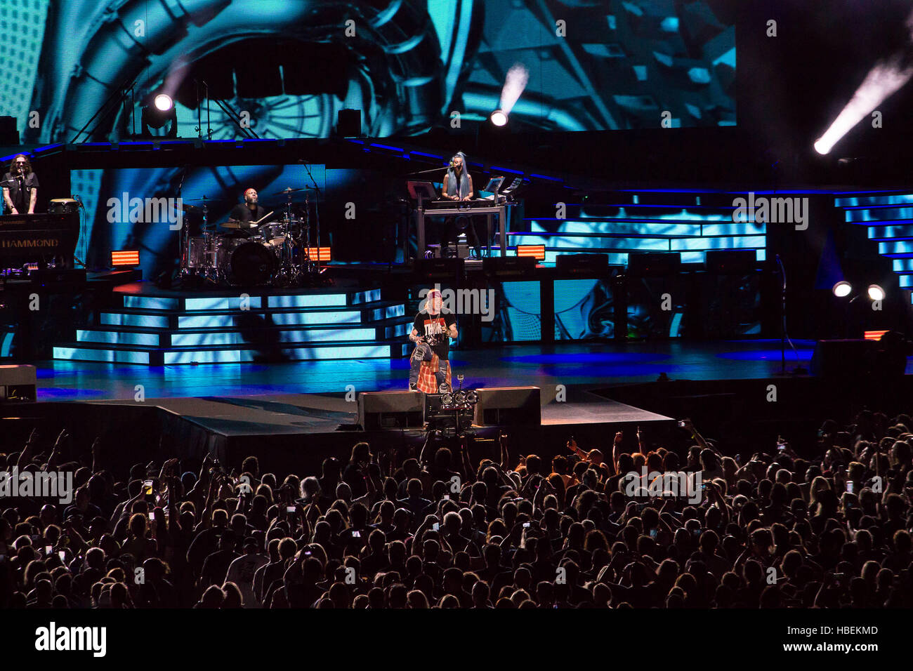 Guns 'N' Roses- 1990's mega rock band Guns 'N' Roses in concert at ...