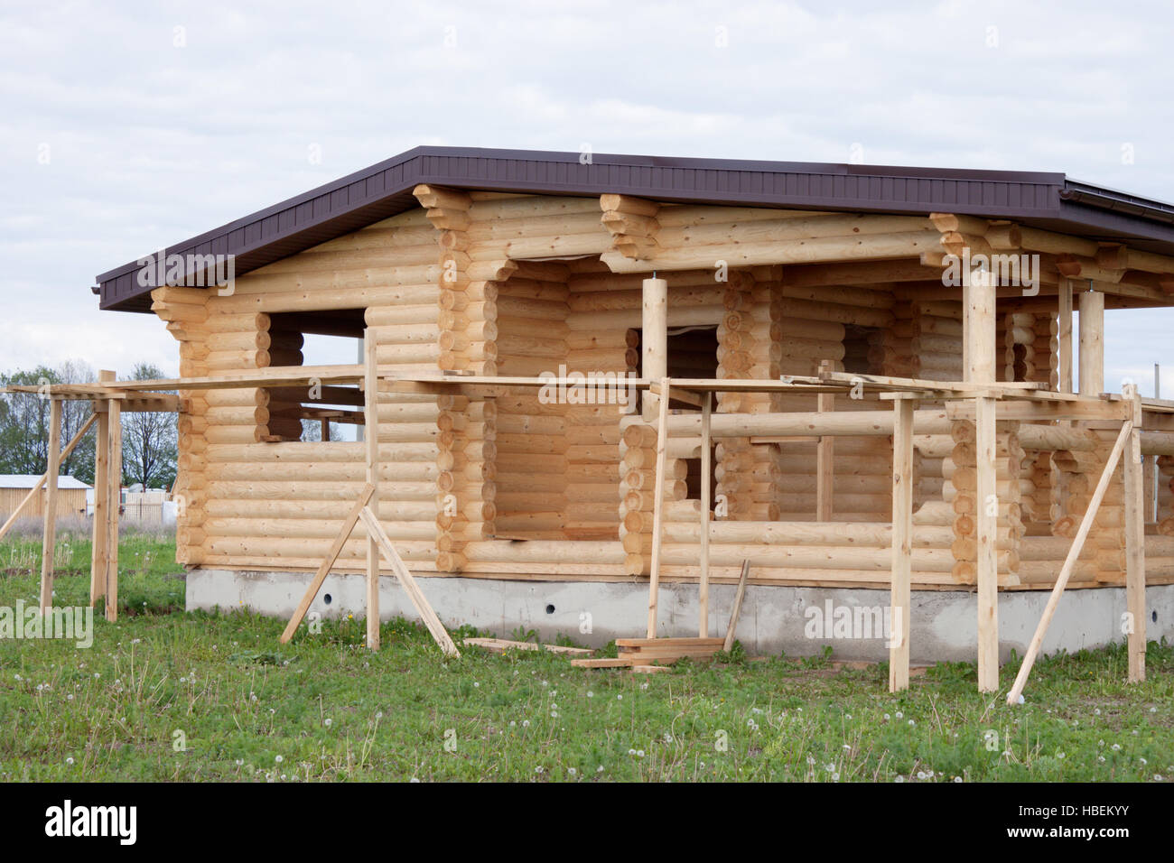 Log cabin under construction hi-res stock photography and images - Alamy