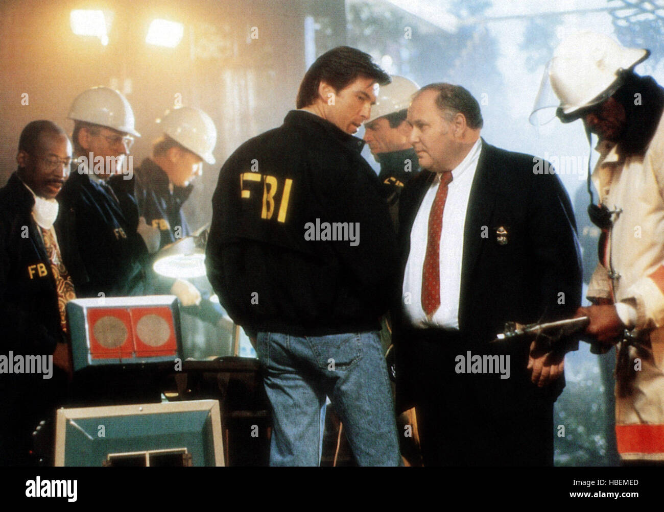 LIVE WIRE, front from left: Pierce Brosnan, Al Waxman, 1992, © New Line ...