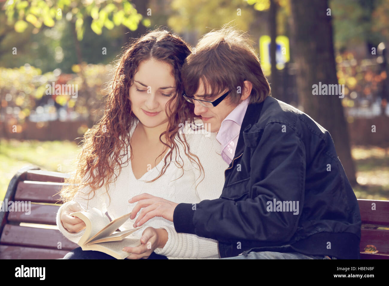 Couple reading book Stock Photo - Alamy