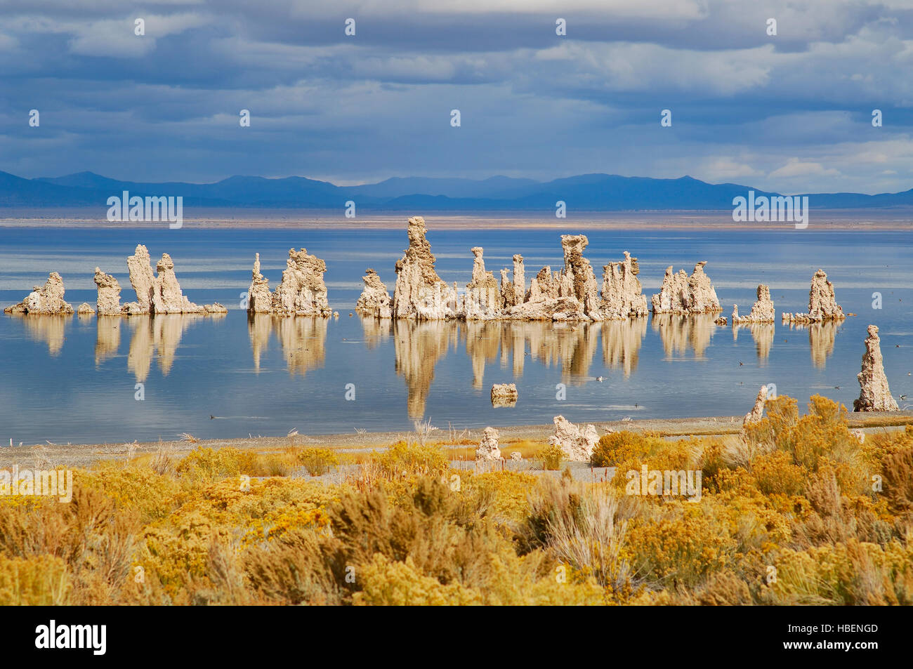 Mono lake tufa lee hi-res stock photography and images - Alamy