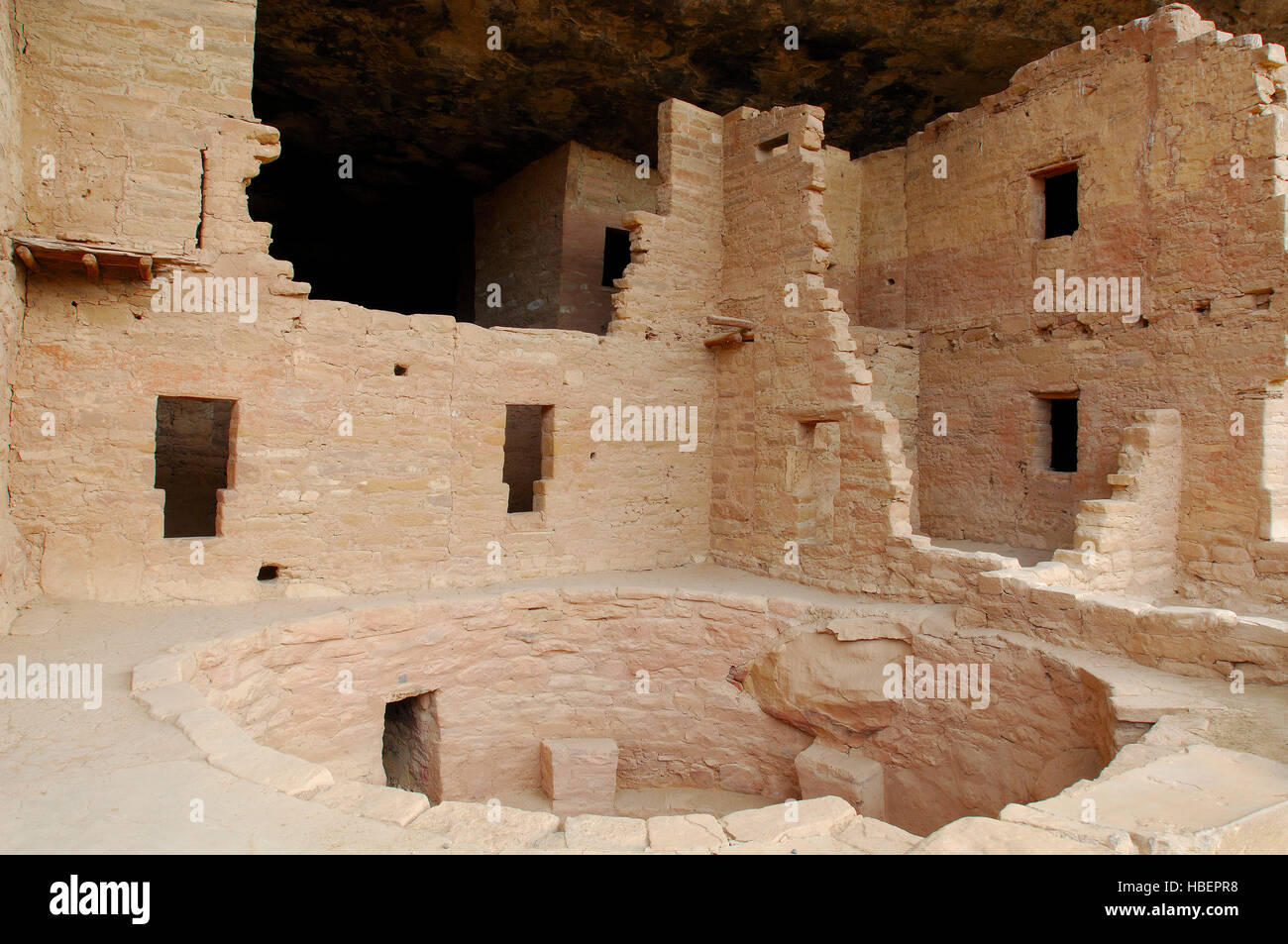 Keyhole-shaped Kiva, T-shaped Wall Openings and Interior Rooms, Central ...