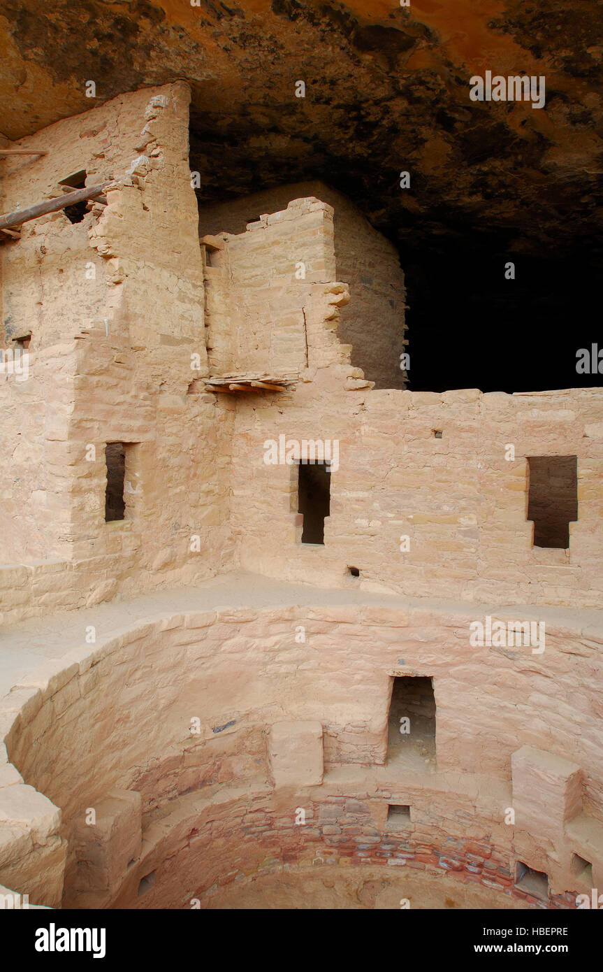Keyhole shaped kiva hi-res stock photography and images - Alamy