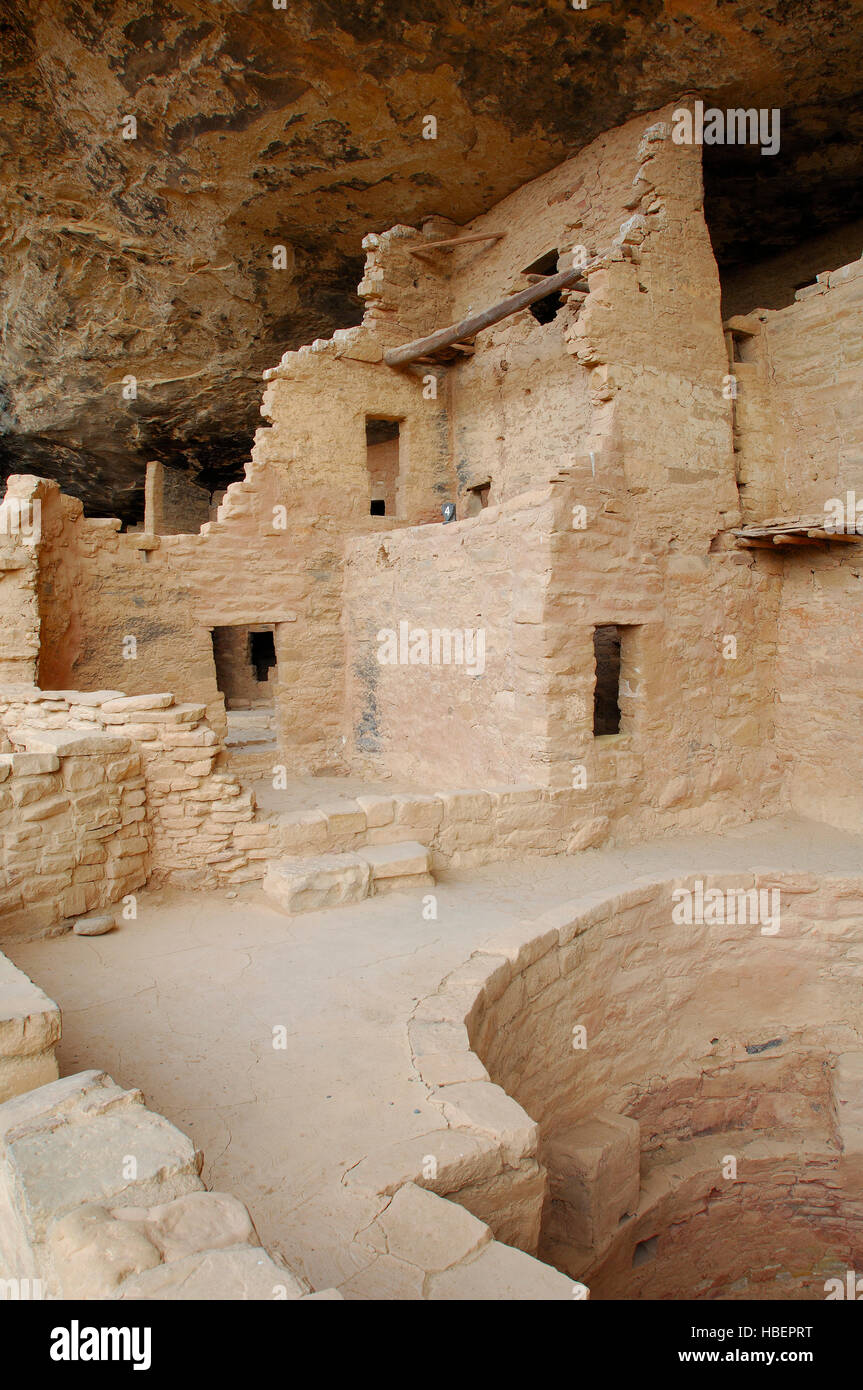 Keyhole-shaped Kiva E, Room Complex and Tower, Spruce Tree House Cliff ...