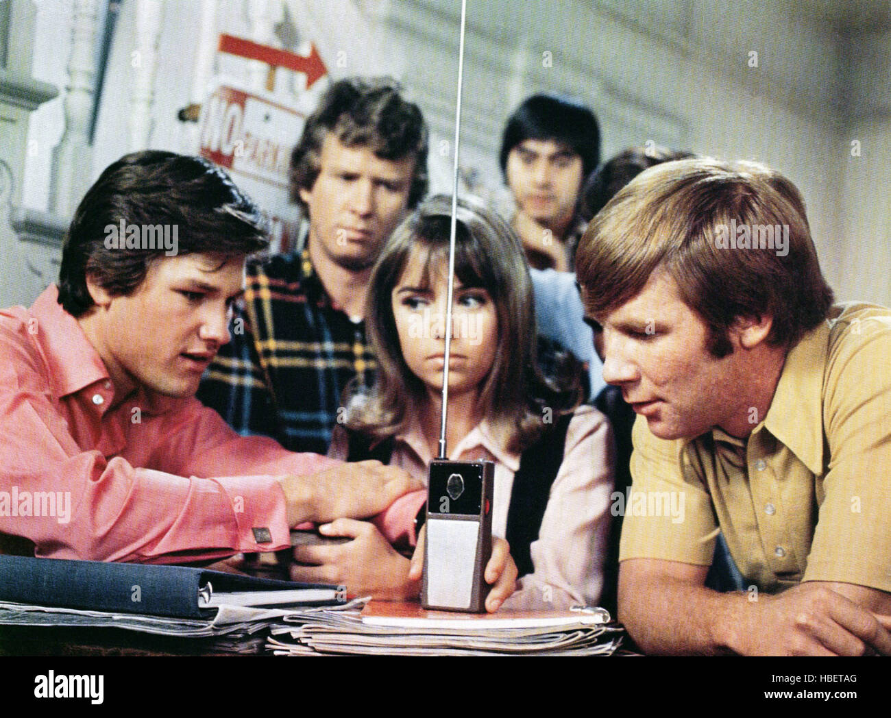 NOW YOU SEE HIM, NOW YOU DON'T, front from left: Kurt Russell, Joyce ...